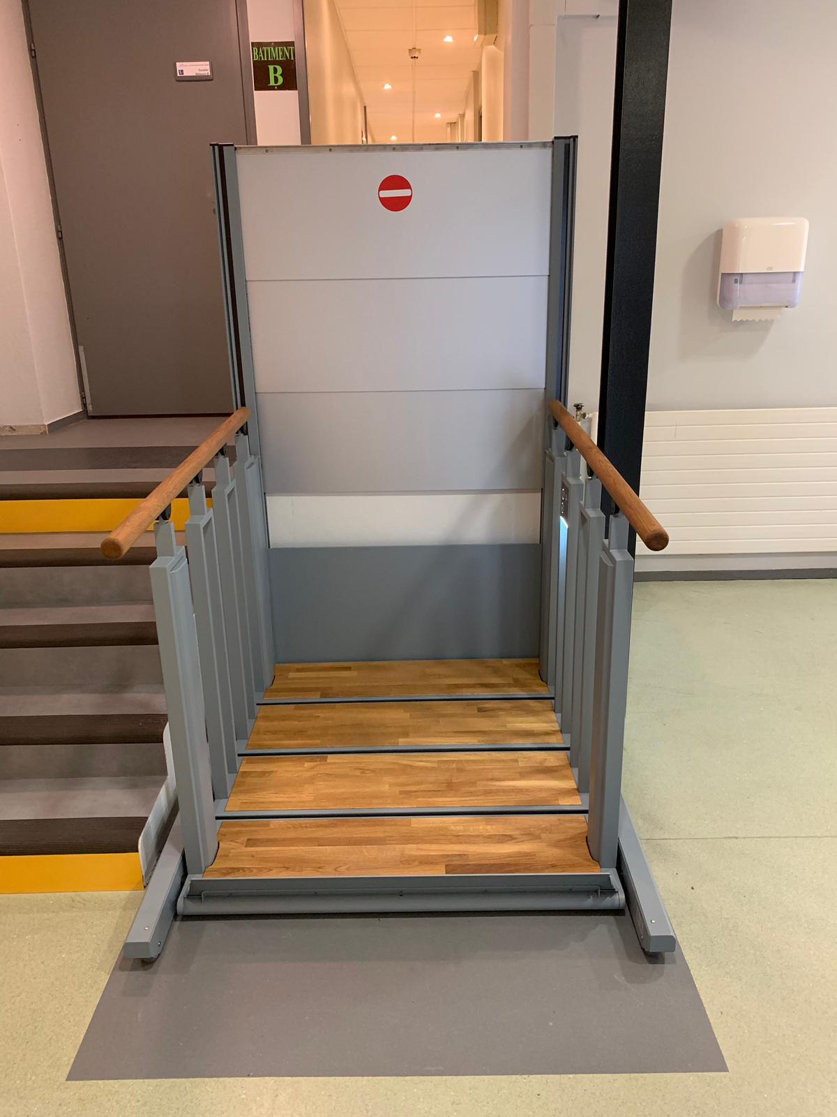 Mise en place d'un élévateur FLEXSTEP - ABC Lift élévateurs PMR